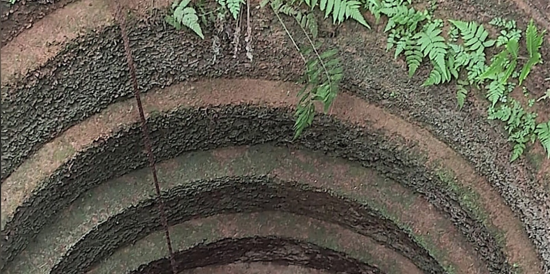 Heavy Rain Well Collapses ಗಢ ಗಢ ನಡುಗಿದ ಅನುಭವ; ನೋಡಿದ್ರೆ ಕುಸಿದ ಬಾವಿ ...
