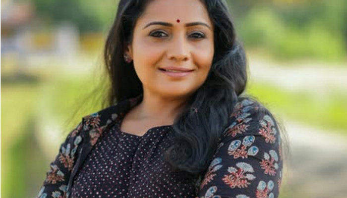 Meera Vasudev: 25 വർഷമായി അഭിനയരംഗത്ത്; സന്തോഷം പങ്കുവെച്ച് മീര വാസുദേവ്, കമന്റുമായി ഭർത്താവ് ...