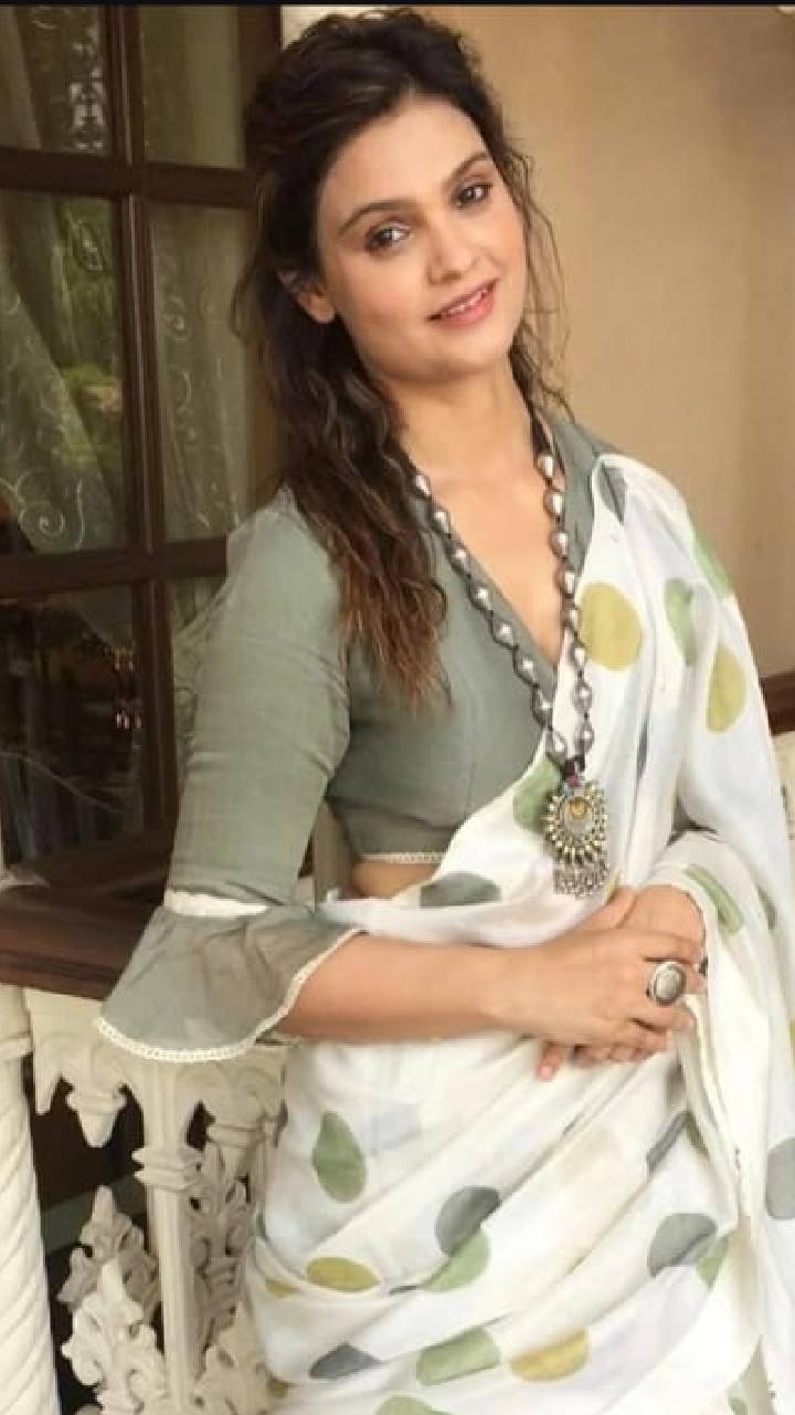 Chic Close Neck Blouses for the Office- Asianet Newsable