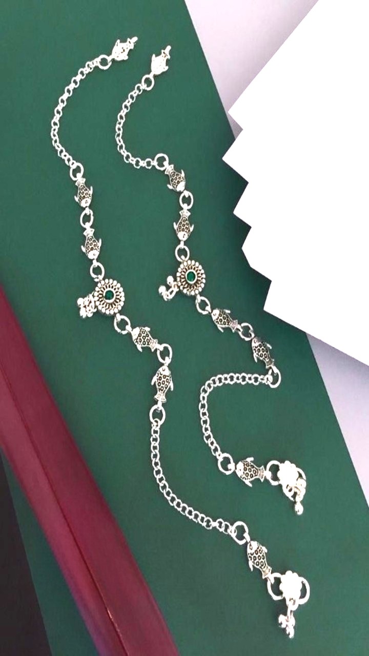 वट सावित्रीला सासूला गिफ्ट करा 2000 रुपयांमध्ये चांदीच्या आकर्षक पायल ...