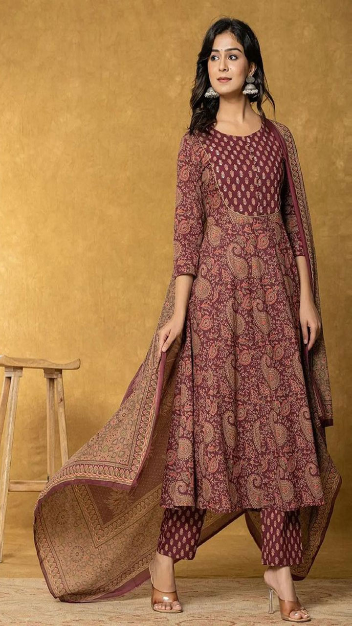 सेमी-कॅज्युअल लूकसाठी खरेदी करा हे 5 ट्रेन्डी अजरख प्रिंट सलवार सूट ...