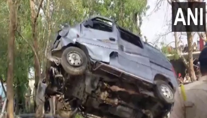 12 dead after van hits bike, plunges into well in Mandsaur - Asianet Newsable