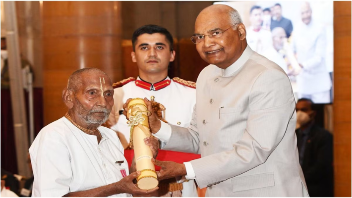 योग, संयम और सादगी से जीए 128 साल, अब नहीं रहे बाबा शिवानंद! | Baba ...