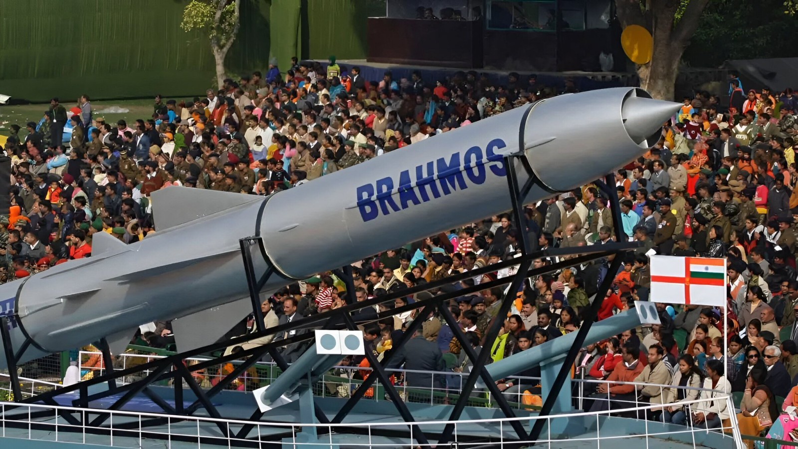 Countries buying Brahmos from India / பிரம்மோஸ் ஏவுகணை வாங்க வரிசையில் ...