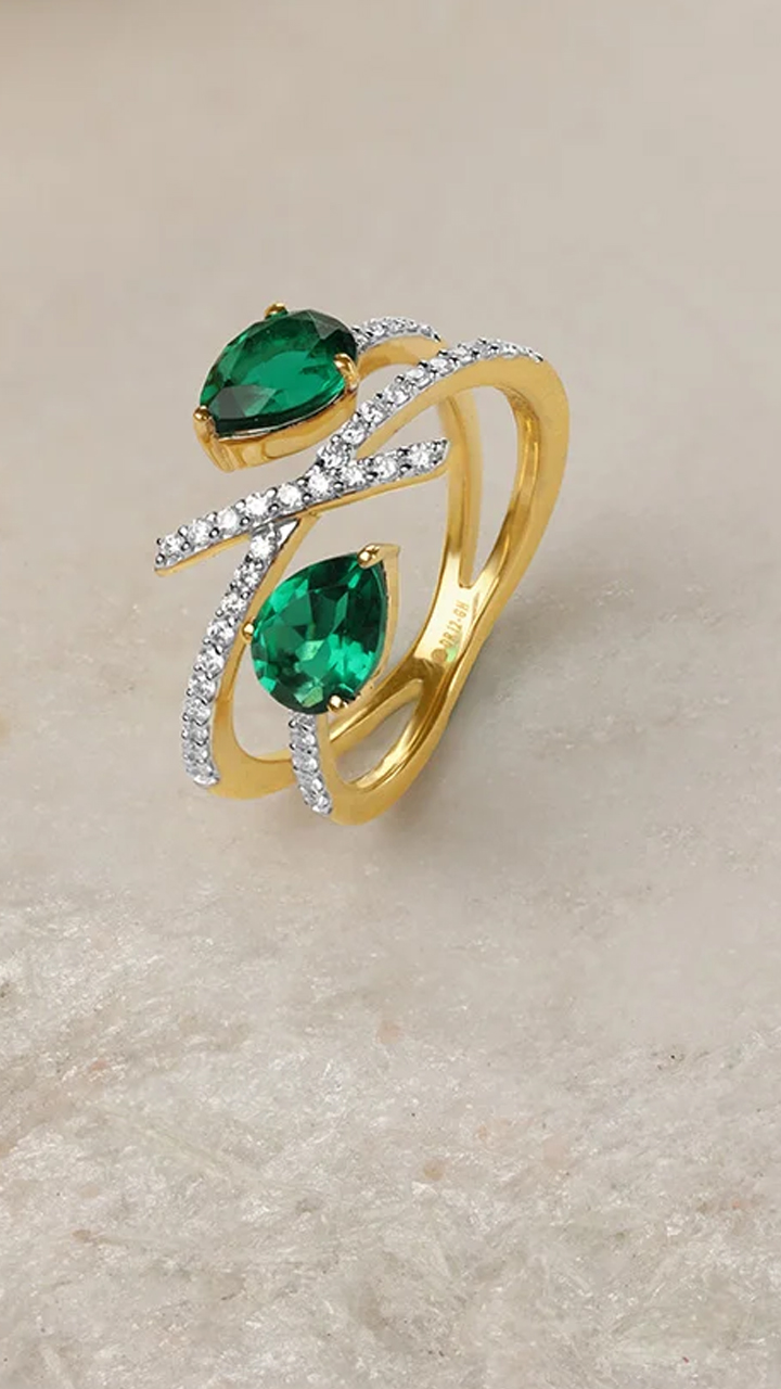 Emerald stone ring design for woman: Ambani's सी दिखेंगी रईस, Gold छोड़ पहनें 5 Emerald Stone ...