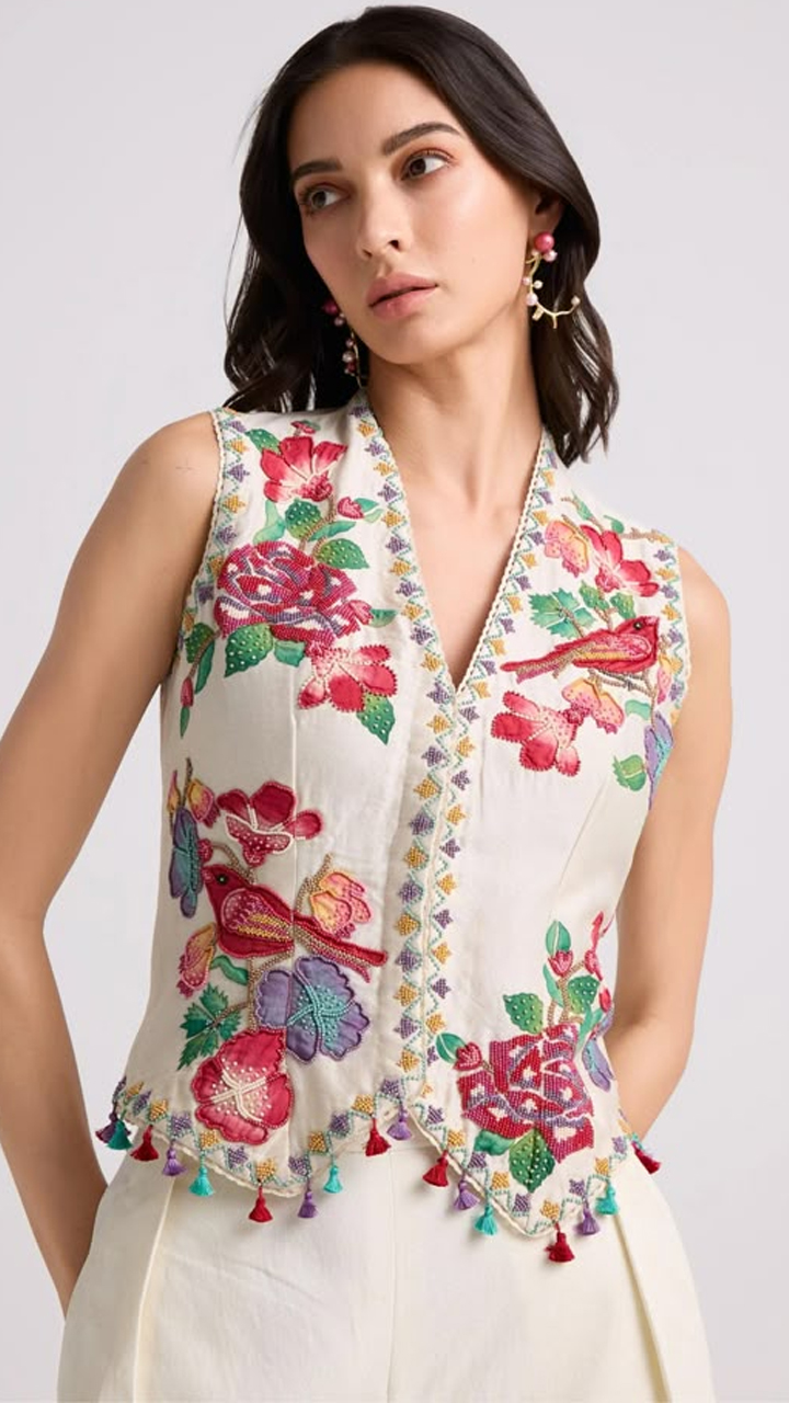 White Cotton Tops Designs for Summer: Office में लगेंगी एवररेडी ...