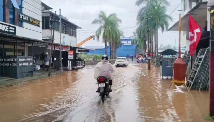 heavy rain in various places in kerala heavy rain continues in Kannur since yesterday evening ...