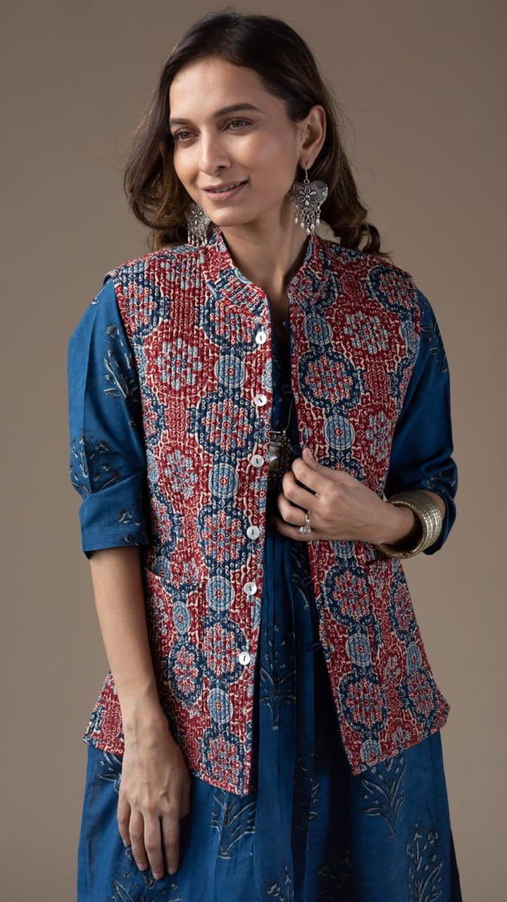 Lightweight silk jackets for summer: साड़ी-सूट संग पहनें Silk Printed ...