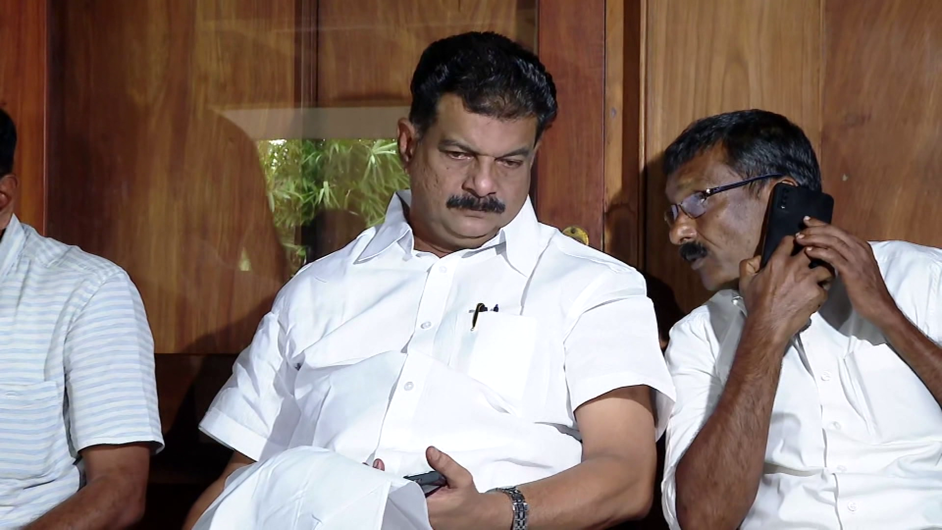 നിലമ്പൂരിൽ അൻവർ മത്സരിക്കാൻ സാധ്യത; പാർട്ടി യോഗത്തിൽ ധാരണയായി; 'യുഡിഎഫുമായി ഇനി രഹസ്യ ച ...