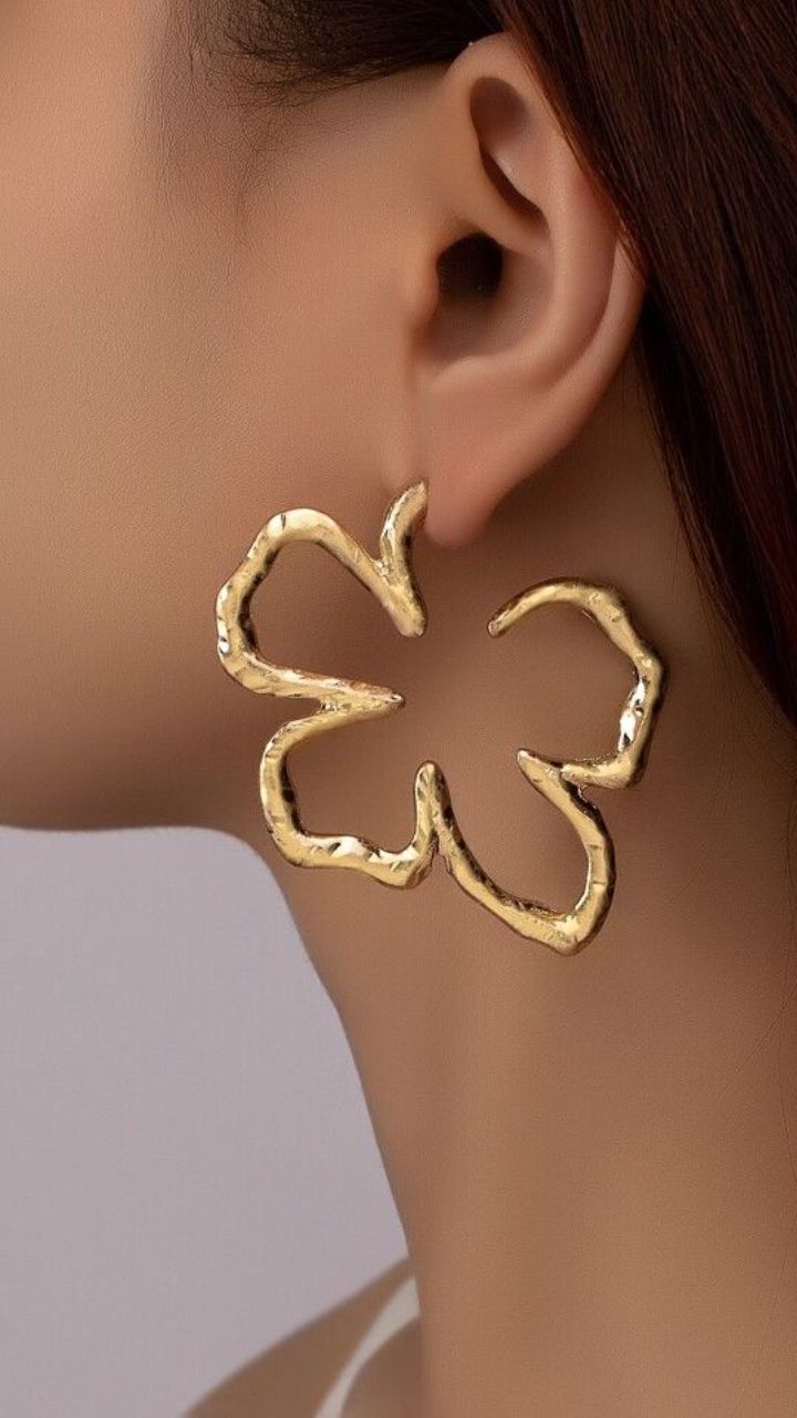 Trendy Hoop Earring Design: हर लुक पर छा जाएंगे ये मॉर्डन हूप ईयररिंग्स ...