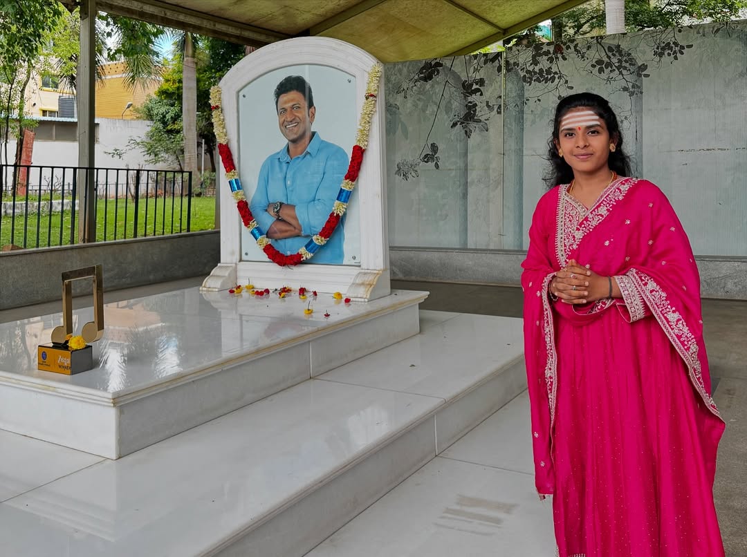 Shivani Swami: ಸರಿಗಮಪ ಟ್ರೋಫಿಯನ್ನು ಪುನೀತ್ ಸಮಾಧಿಗೆ ಅರ್ಪಿಸಿದ ಶಿವಾನಿ ಸ್ವಾಮಿ ...