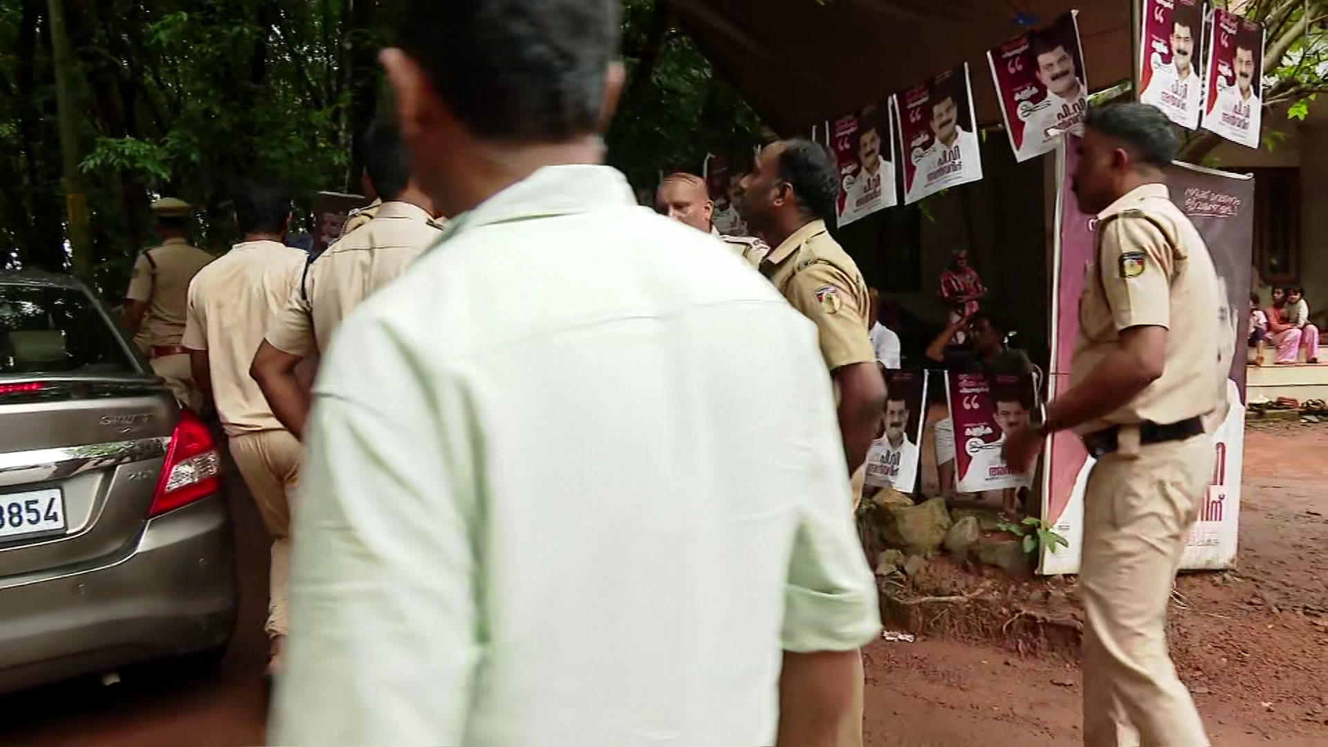 Nilambur election live : നിലമ്പൂരിൽ എൽഡിഎഫ്-യുഡിഎഫ് കയ്യാങ്കളി, വോട്ടർമാരെ ...