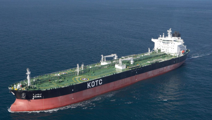 മുങ്ങിത്താഴ്ന്ന കപ്പലിൽ നിന്നും 45 അഭയാർത്ഥികൾക്ക് രക്ഷകനായി ...