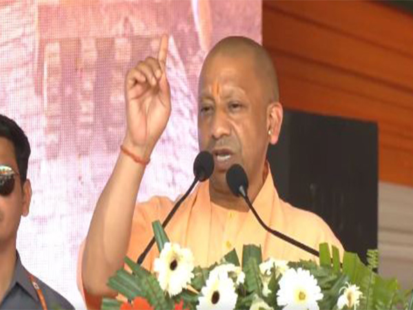 Yogi Adityanath Mass Marriage Scheme in Tamil : வெகுஜன திருமண ...