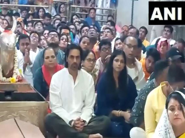 Arjun Rampal at Mahakaleshwar Temple in Ujjain, attends Bhasma Aarti ...