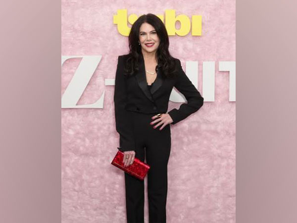 'Gilmore Girls' fame Lauren Graham joins cast of Colleen Hoover ...