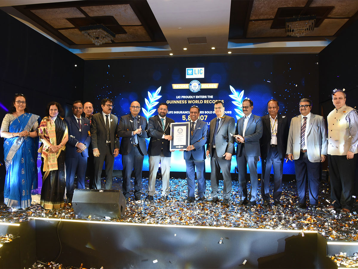 LIC makes history: Most life insurance policies sold in a day | Asianet ...