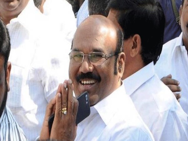 நான் திருந்திவிட்டேன் காலில் விழுந்து கதறிய ரவுடி! உதவி செய்து நெகிழச் ...